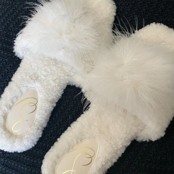 Victoria's Secret | Shoes | Fuzzy White Victorias Secret Slippers ...